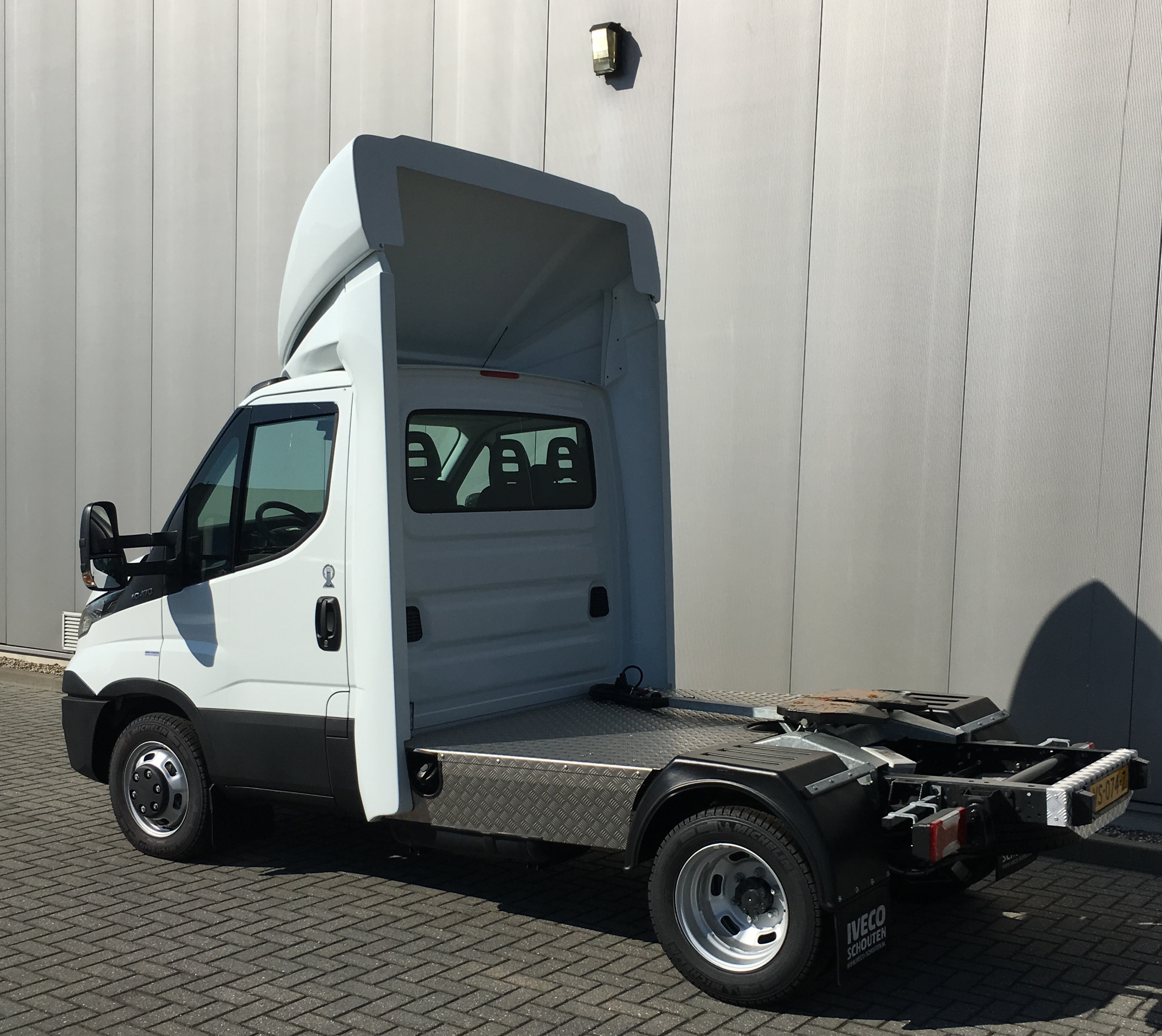 2020 Iveco Daily Features Redesigned Front Fascia